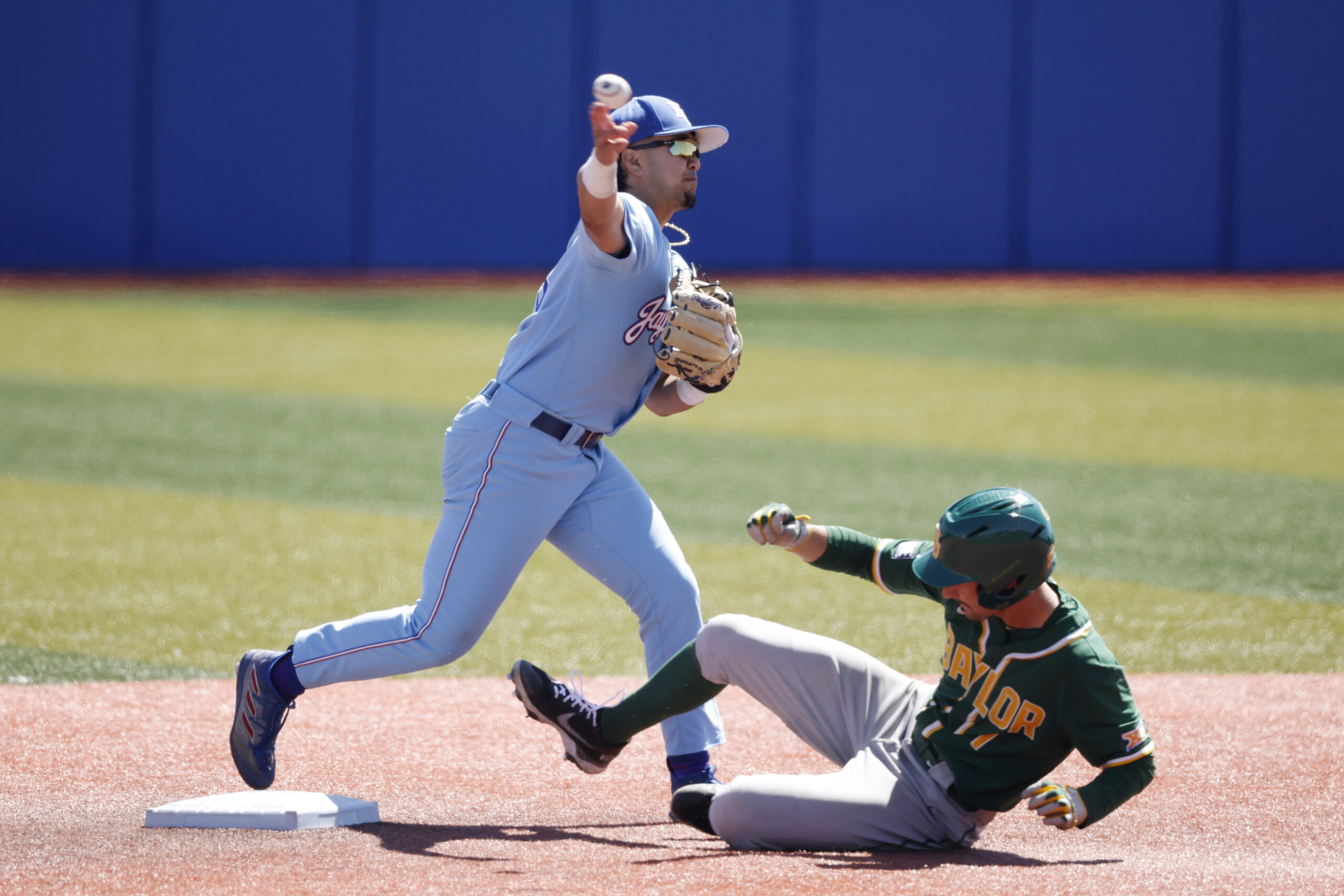 KU baseball loses series at UIC but picks up season’s first win | News ...